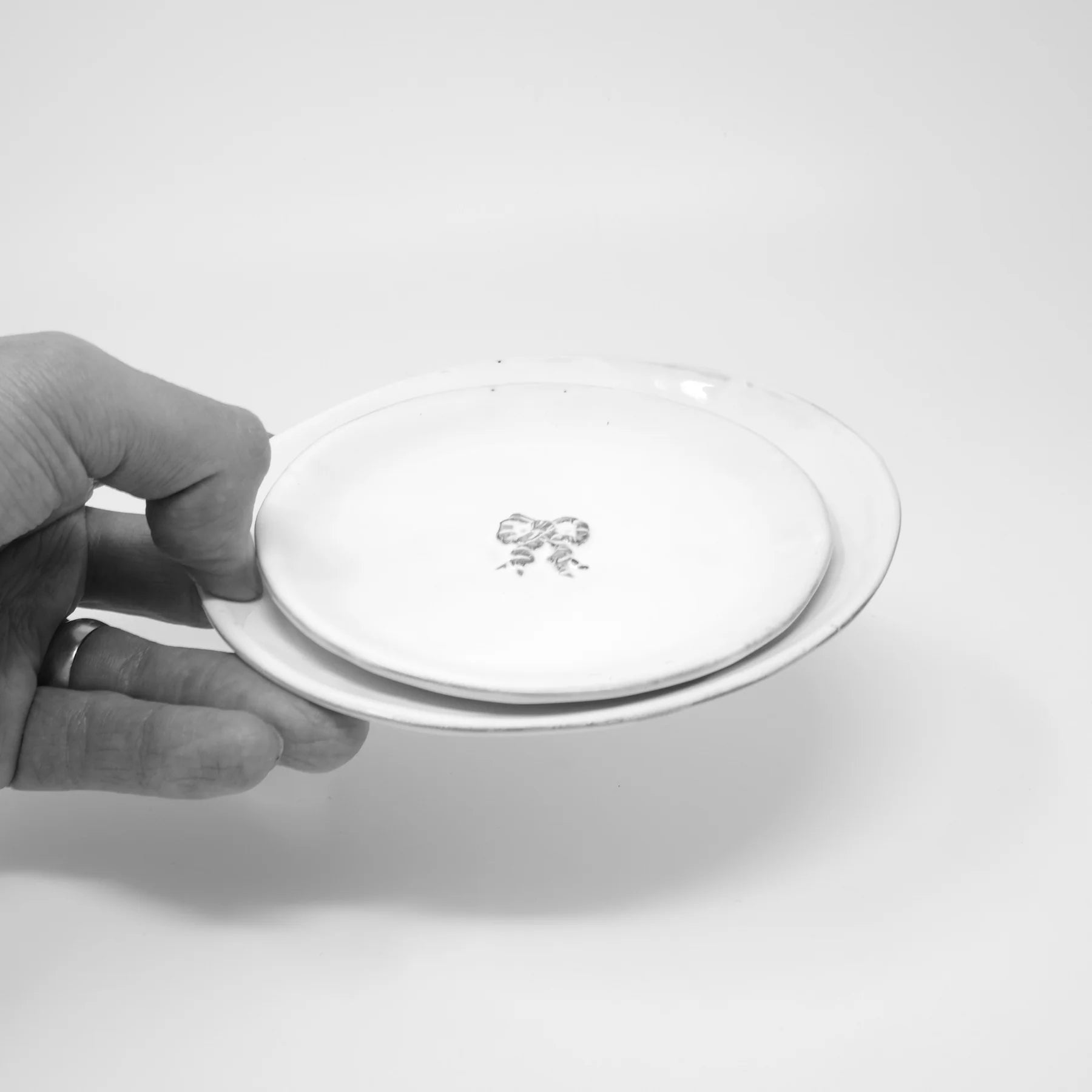 Marie-Antoinette knot plate - Bread Plate - Carron Paris - Figure Lecture